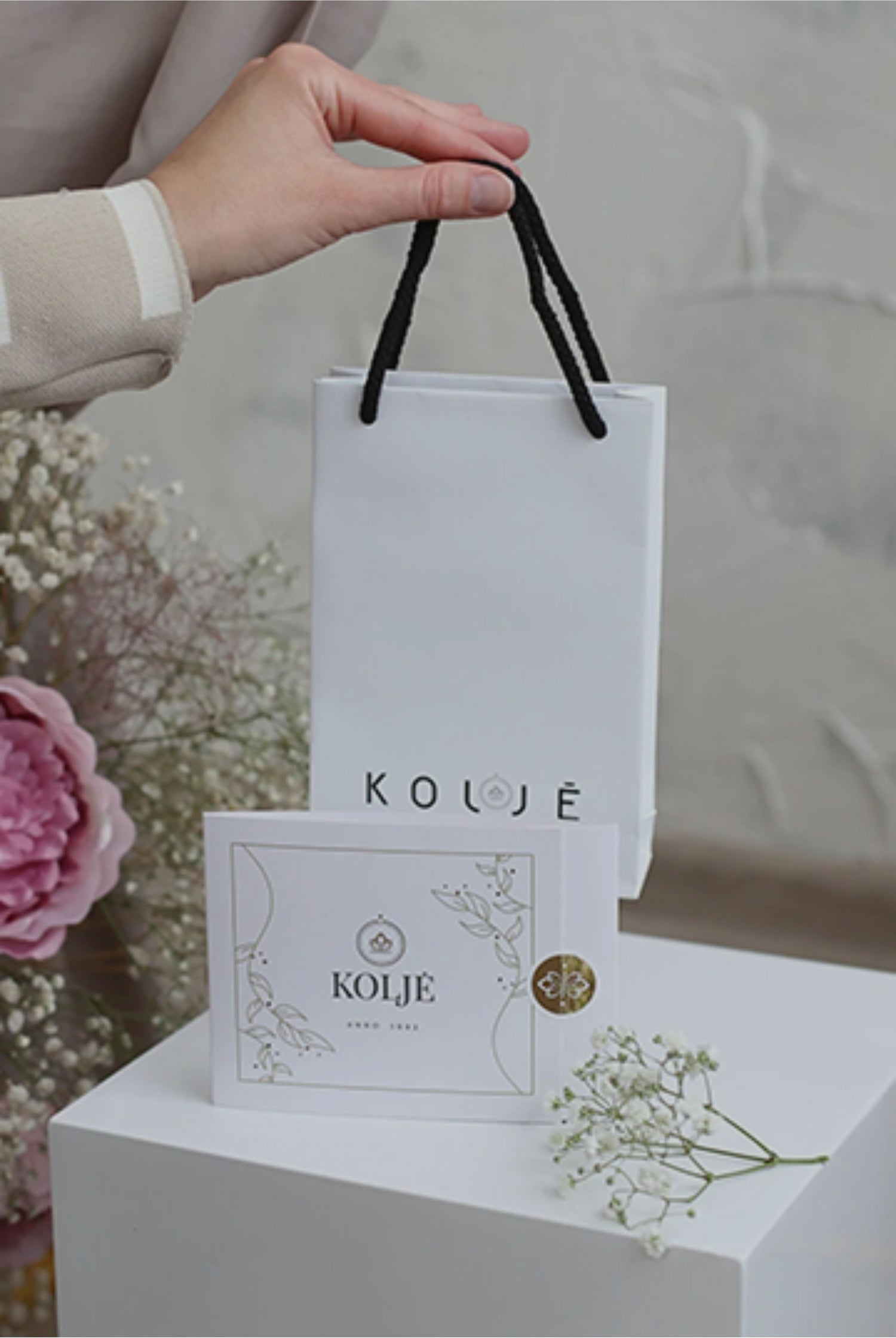 💎 Modernūs raudono aukso auskarai – elegantiškas kasdienis stilius – Kolje