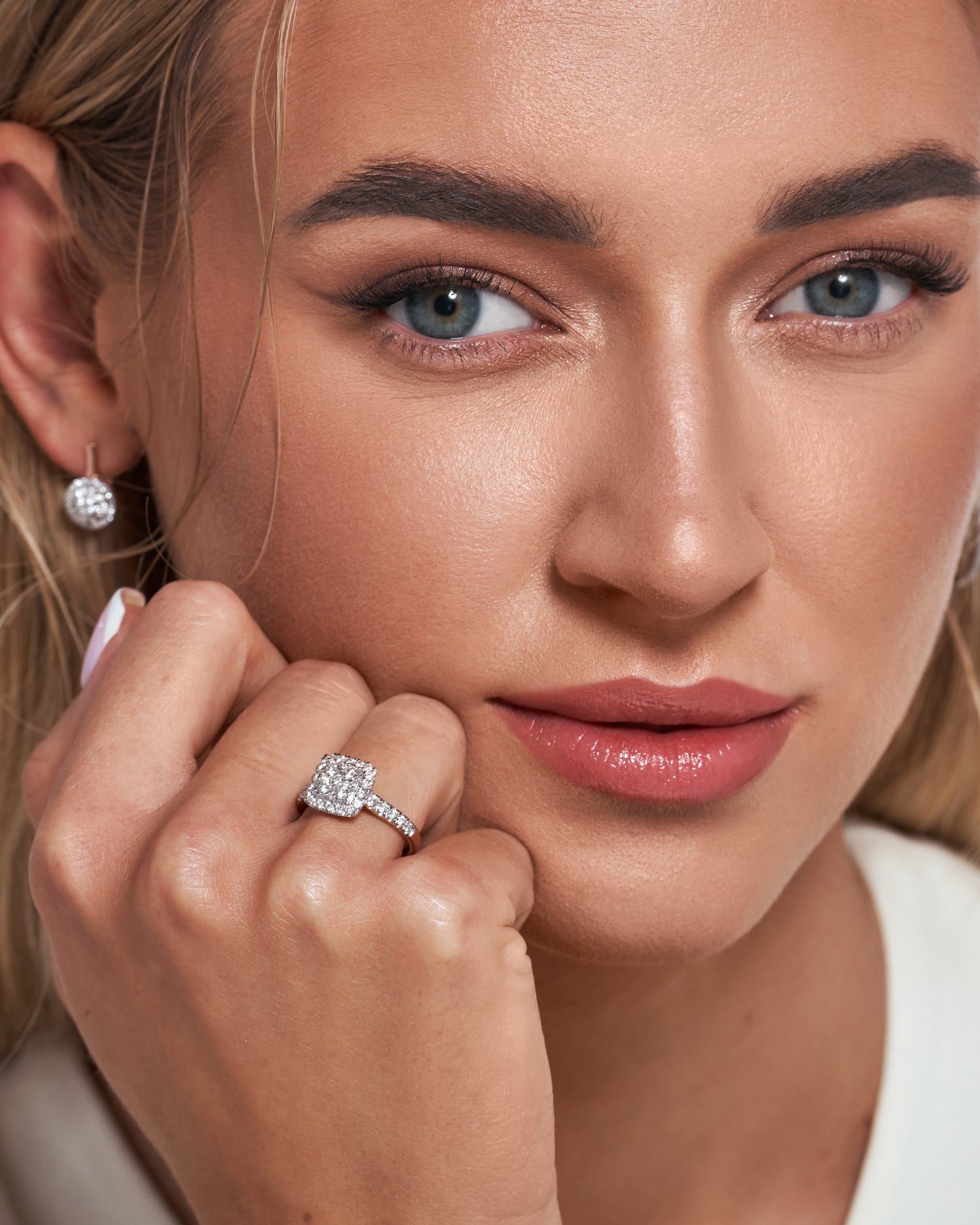 💎 Modernūs raudono aukso auskarai – elegantiškas kasdienis stilius – Kolje